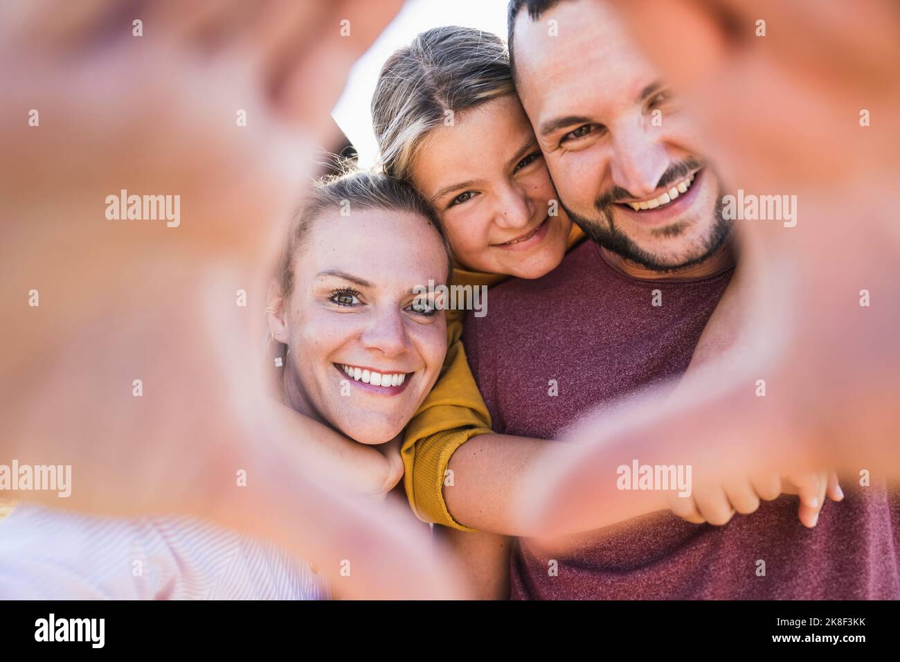 Child looking through camera hi-res stock photography and images - Alamy