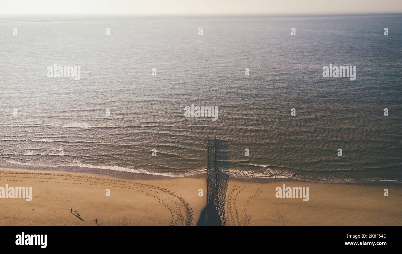 Wooden beach posts hi-res stock photography and images - Alamy