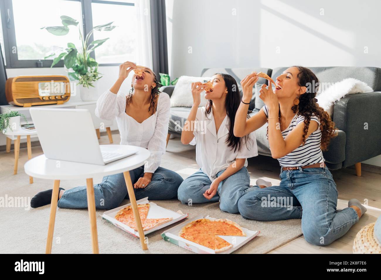 Roommates group young hi-res stock photography and images - Alamy