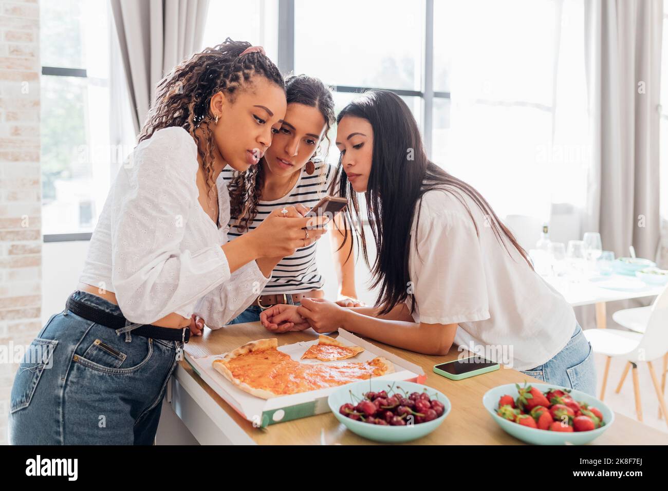 Flat home island hi-res stock photography and images - Alamy