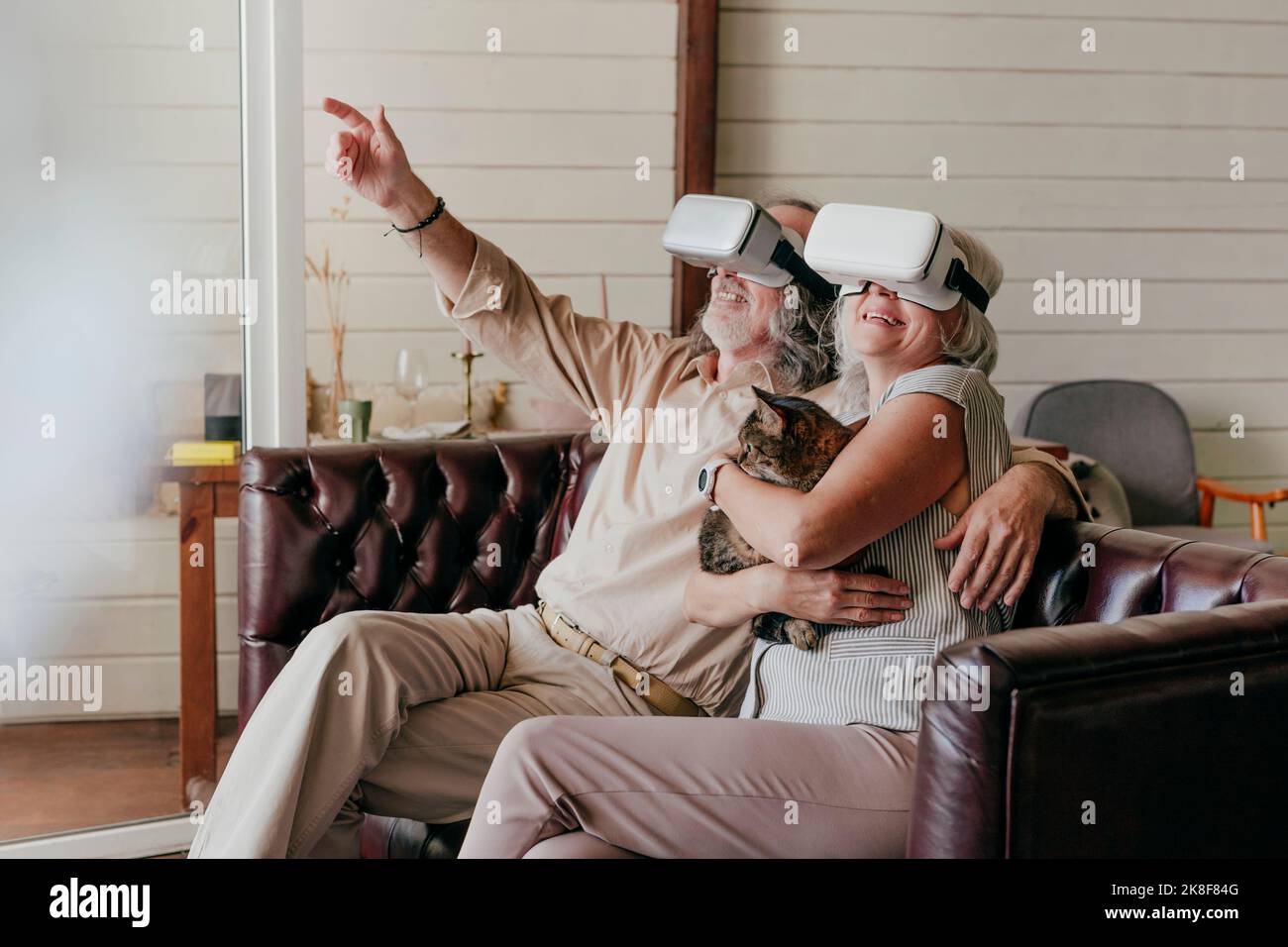 Vr man sofa hi-res stock photography and images - Alamy