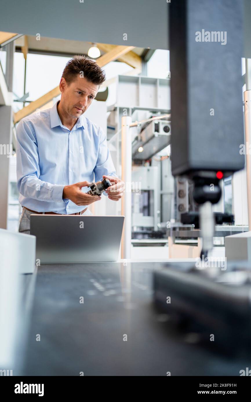 Machine testing hi-res stock photography and images - Alamy