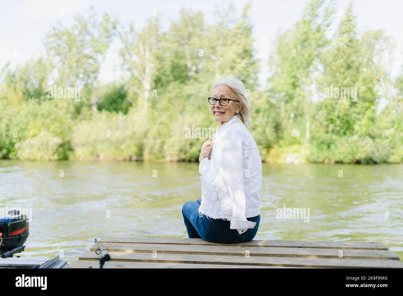 Shoulder sitting hi-res stock photography and images - Alamy