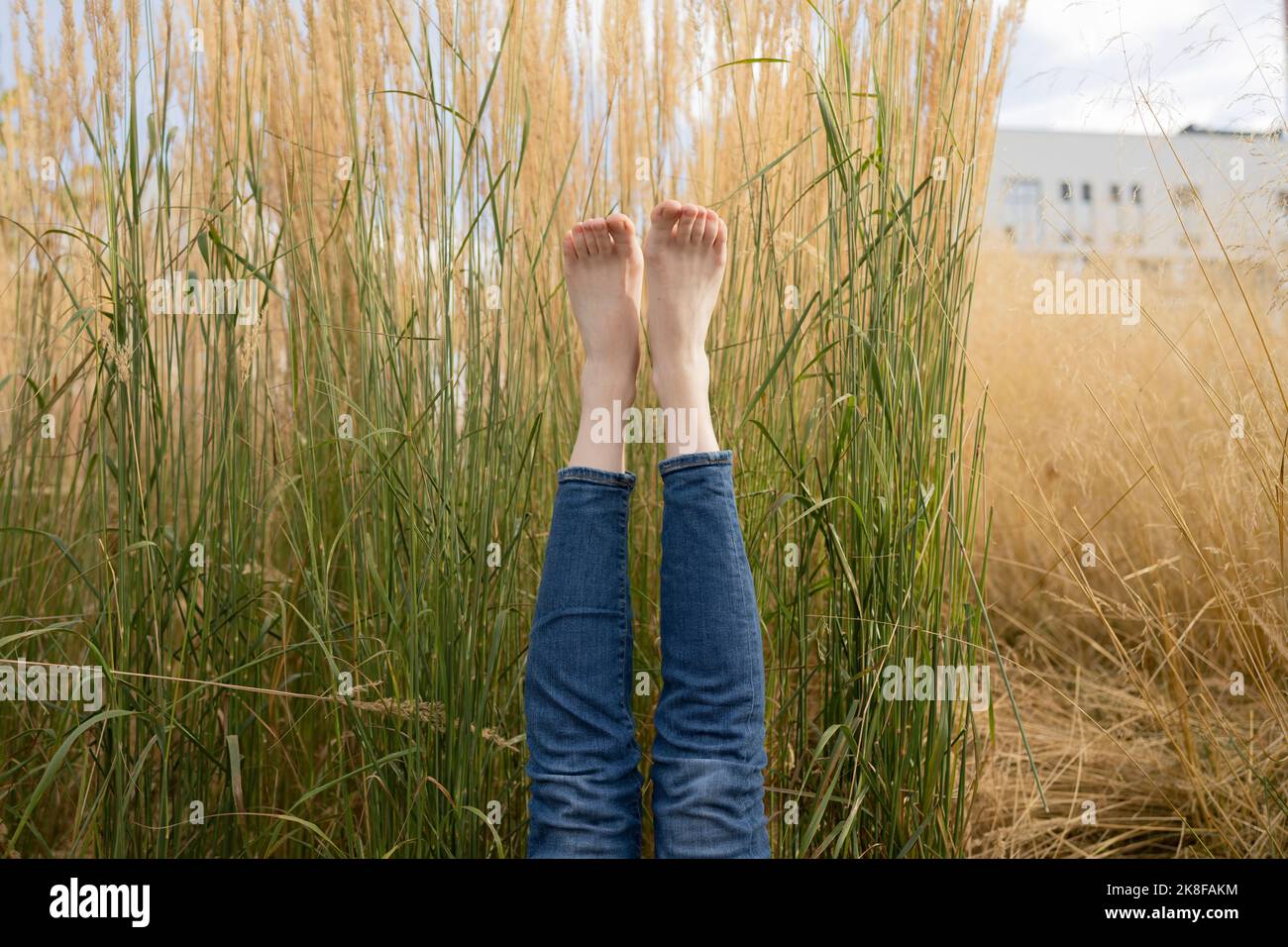 Woman feet up hi-res stock photography and images - Alamy