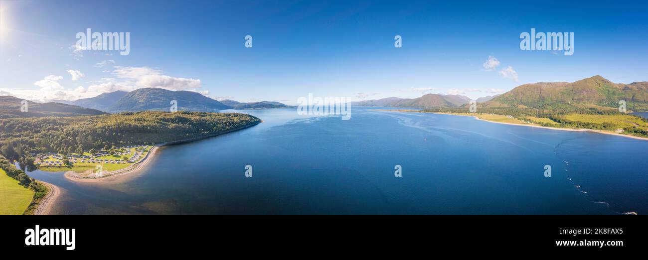 Blue sky loch hi-res stock photography and images - Alamy