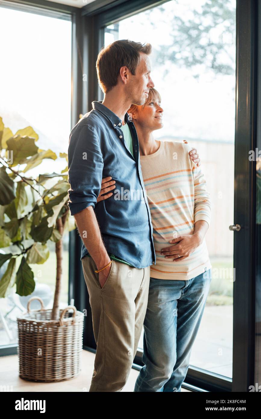 Arm around each other hi-res stock photography and images - Alamy