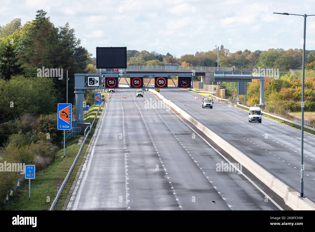 Taplow, Buckinghamshire, UK. 23rd October, 2022. The M4 is closed this ...