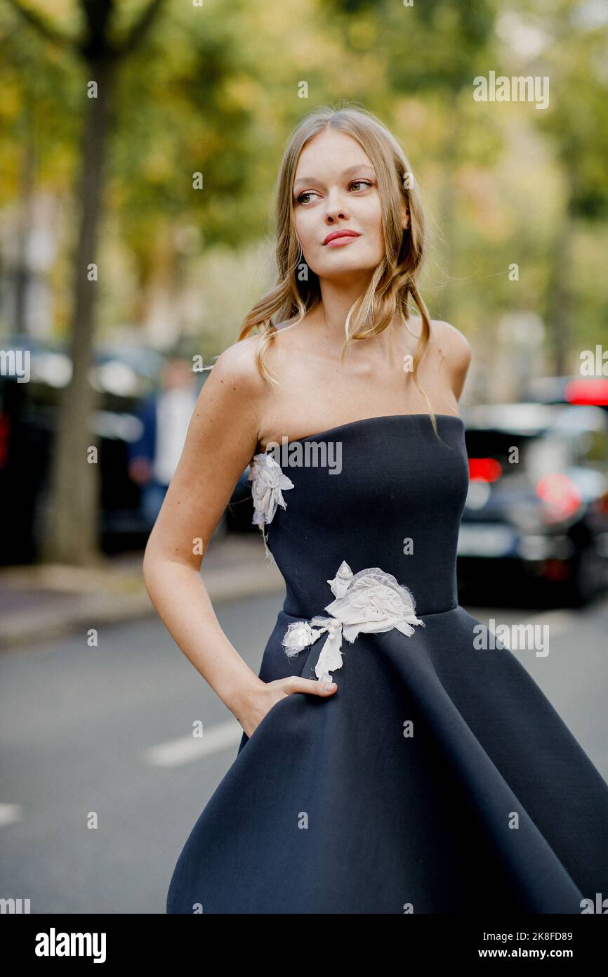 Street style, model Alessia Merzlova arriving at Elie Saab Spring ...
