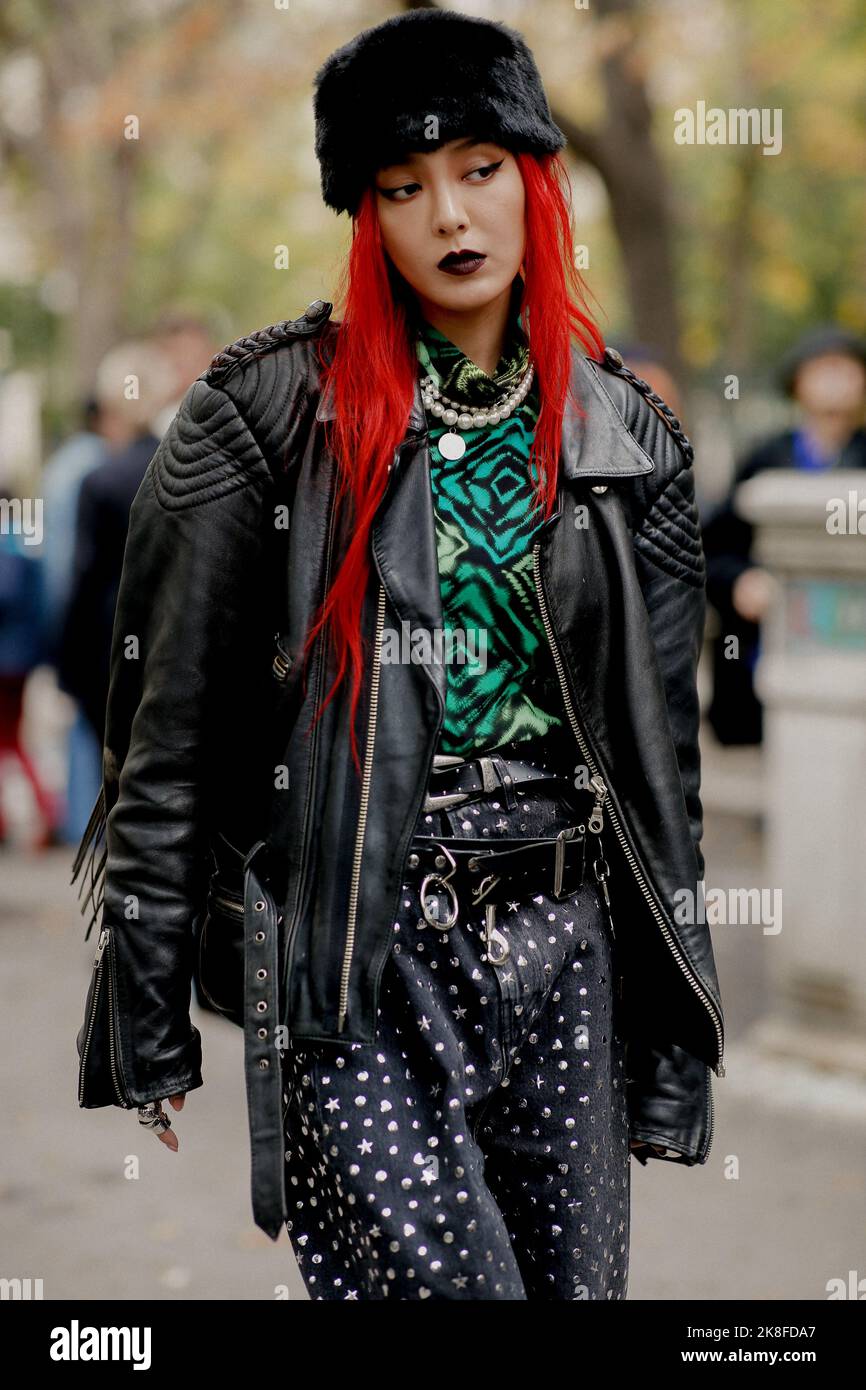 Street style, Kiwi Lee Han arriving at Vivienne Westwood Spring Summer ...