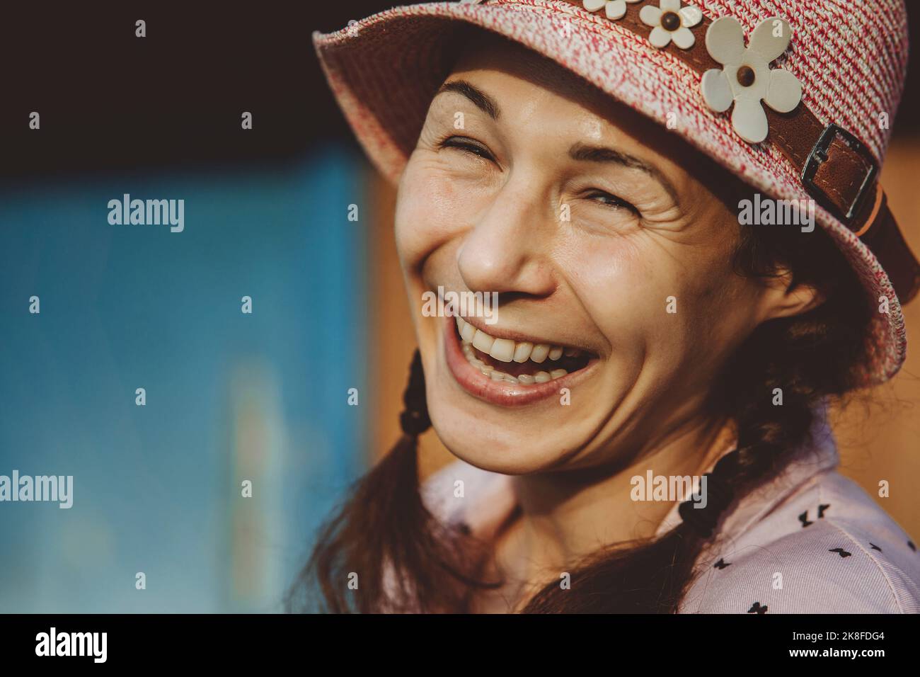 Woman with bucket hi-res stock photography and images - Alamy