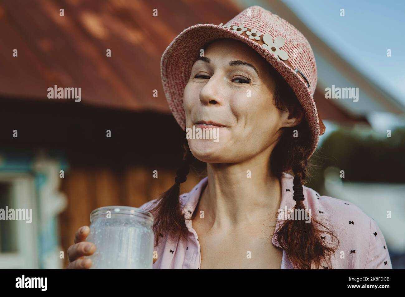 Milk woman farm hi-res stock photography and images - Alamy