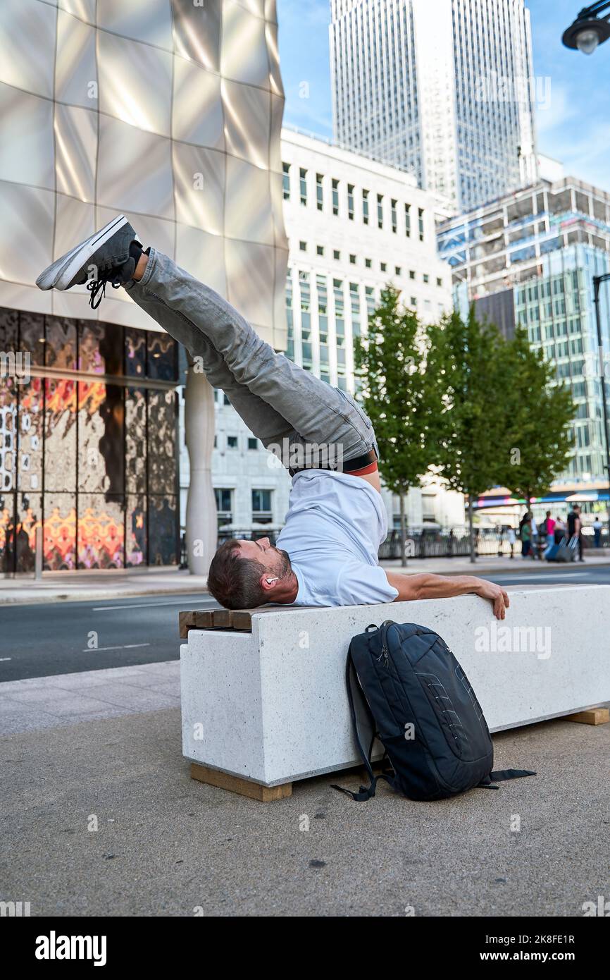 Legs up on bench hi-res stock photography and images - Alamy