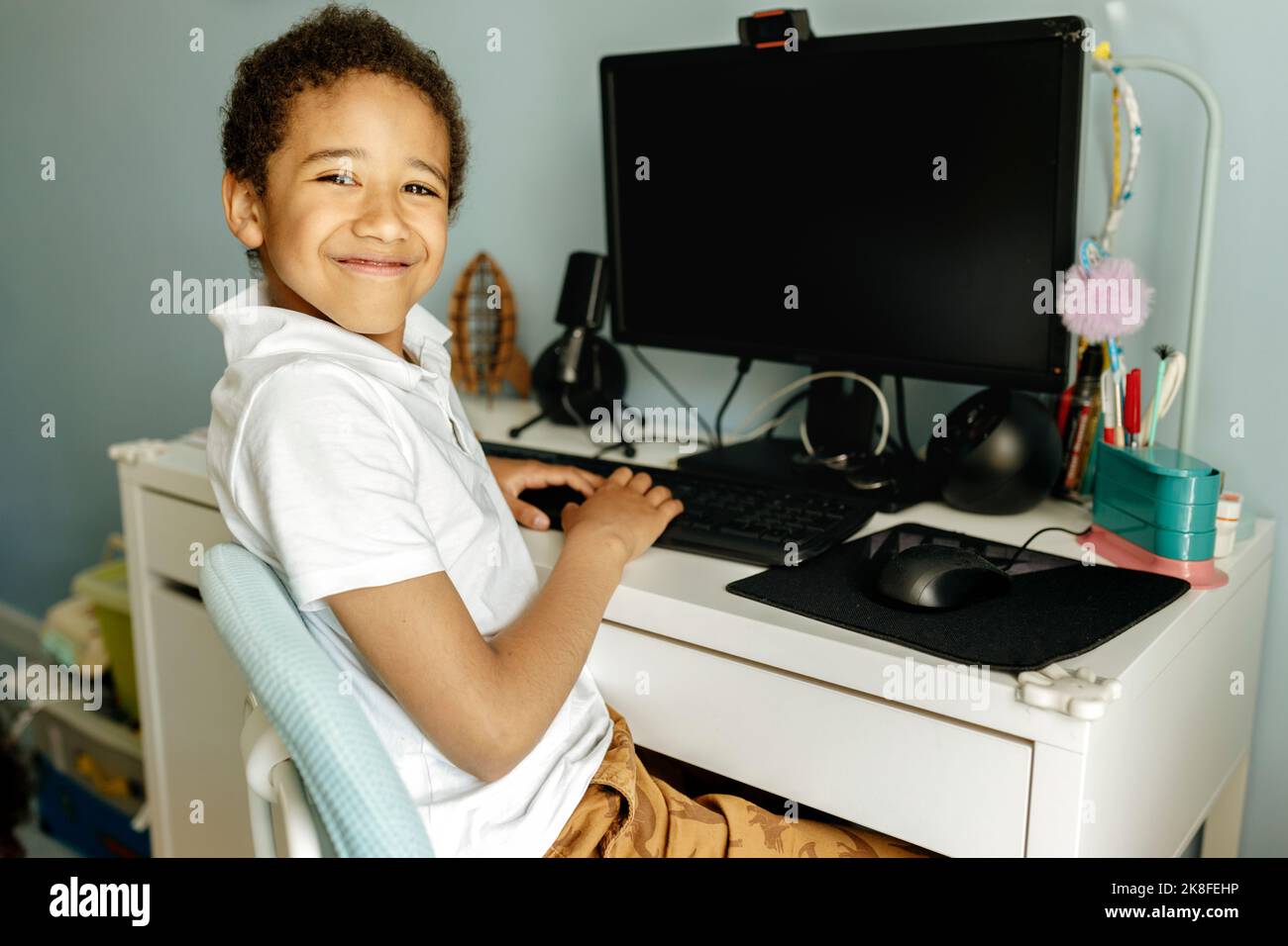 Boy in front of computer hi-res stock photography and images - Alamy