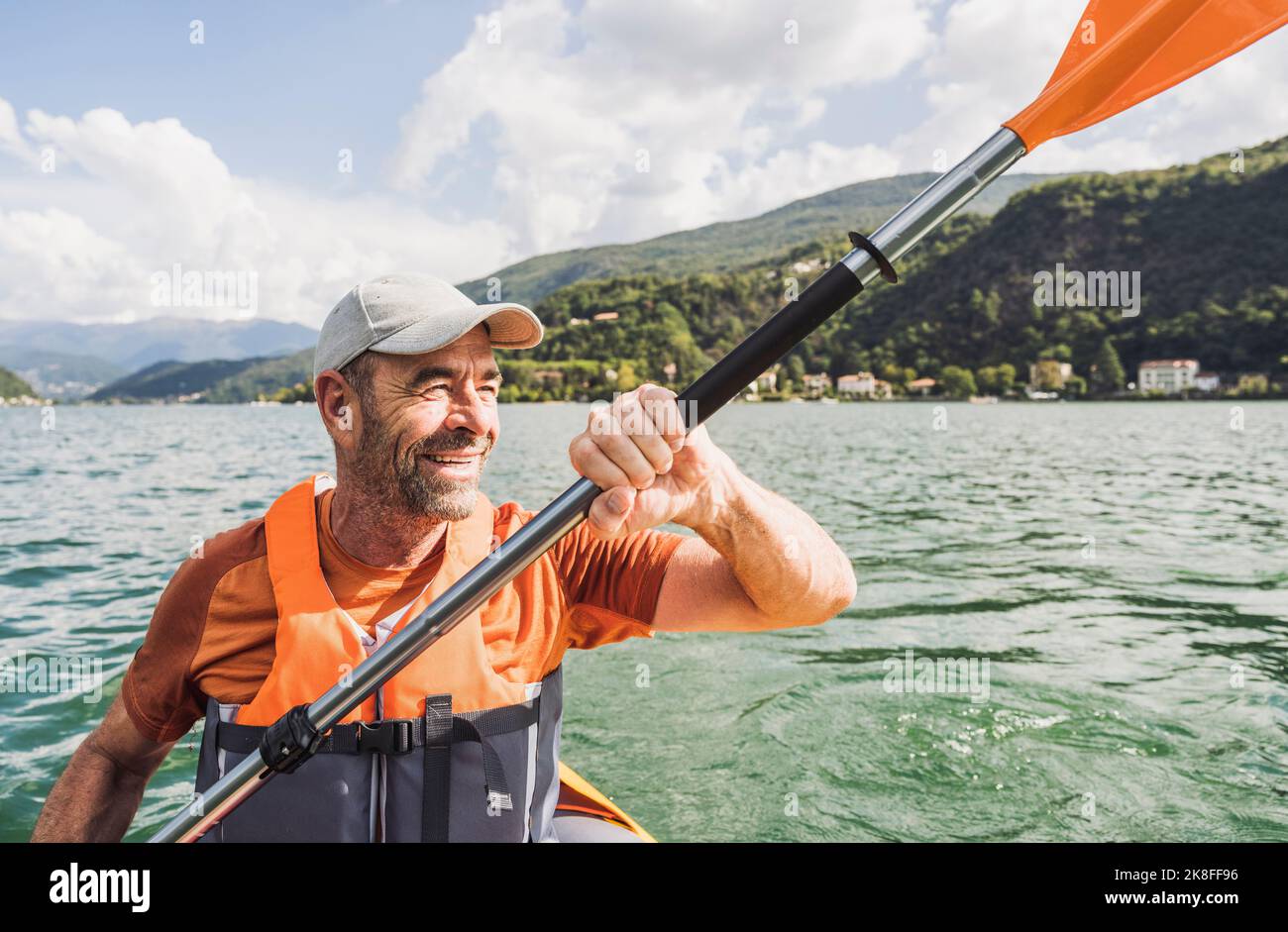 One man rowing boat hi-res stock photography and images - Alamy