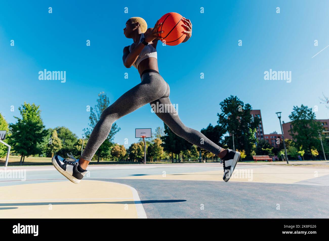 Basketball player running ball in hi-res stock photography and images ...
