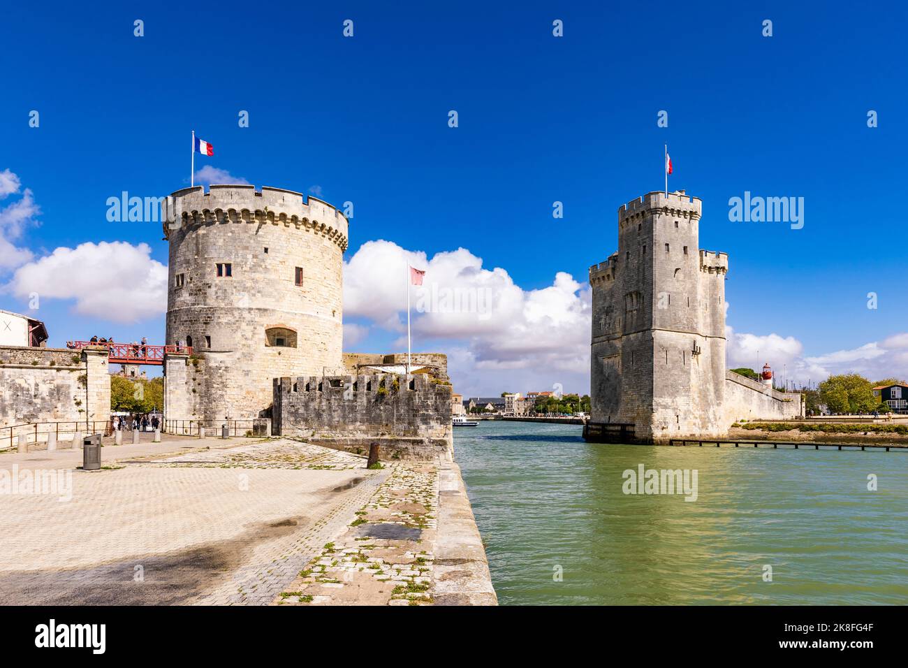 Chain tower hi-res stock photography and images - Alamy