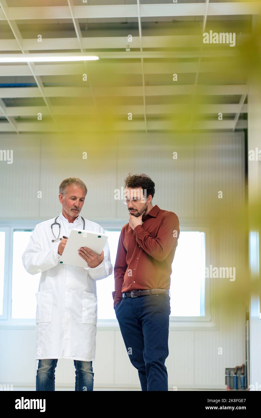 Doctor discussing over prescription with patient at hospital Stock ...