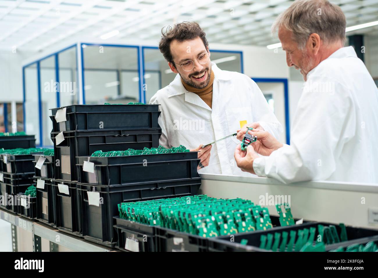 Electrical circuit engineer hi-res stock photography and images - Alamy