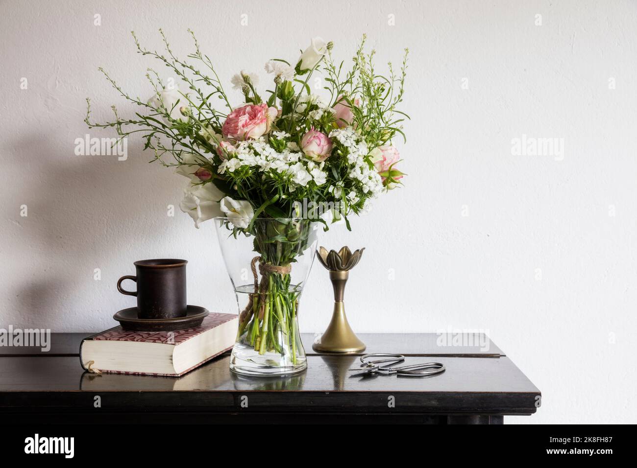 Standing on shelf hi-res stock photography and images - Alamy