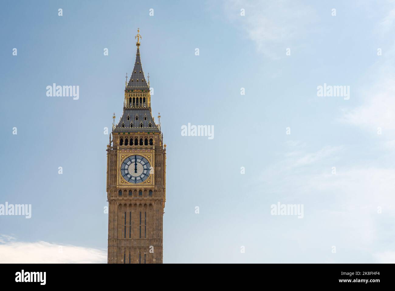 Elizabeth tower standing sky hi-res stock photography and images - Alamy