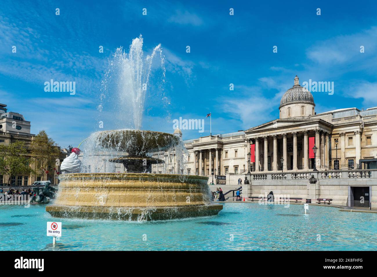 UK, England, London, Fountain on Trafalgar Square with National Gallery ...