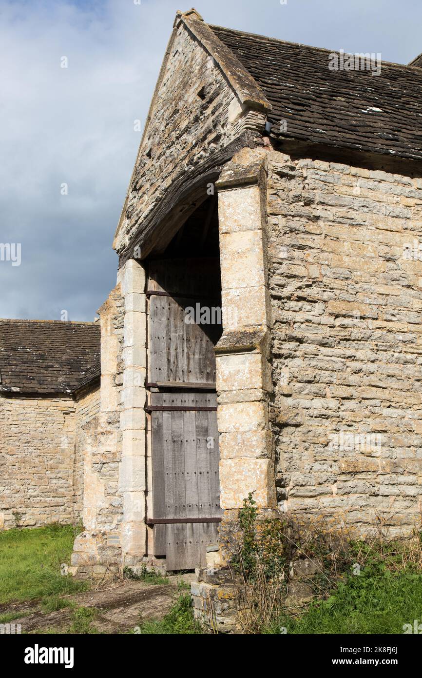 The tithe barn at Ashleworth, Gloucestershire Stock Photo - Alamy