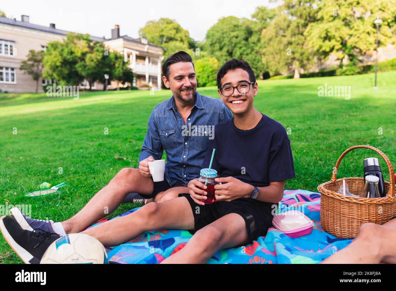Lawn picnic hi-res stock photography and images - Alamy