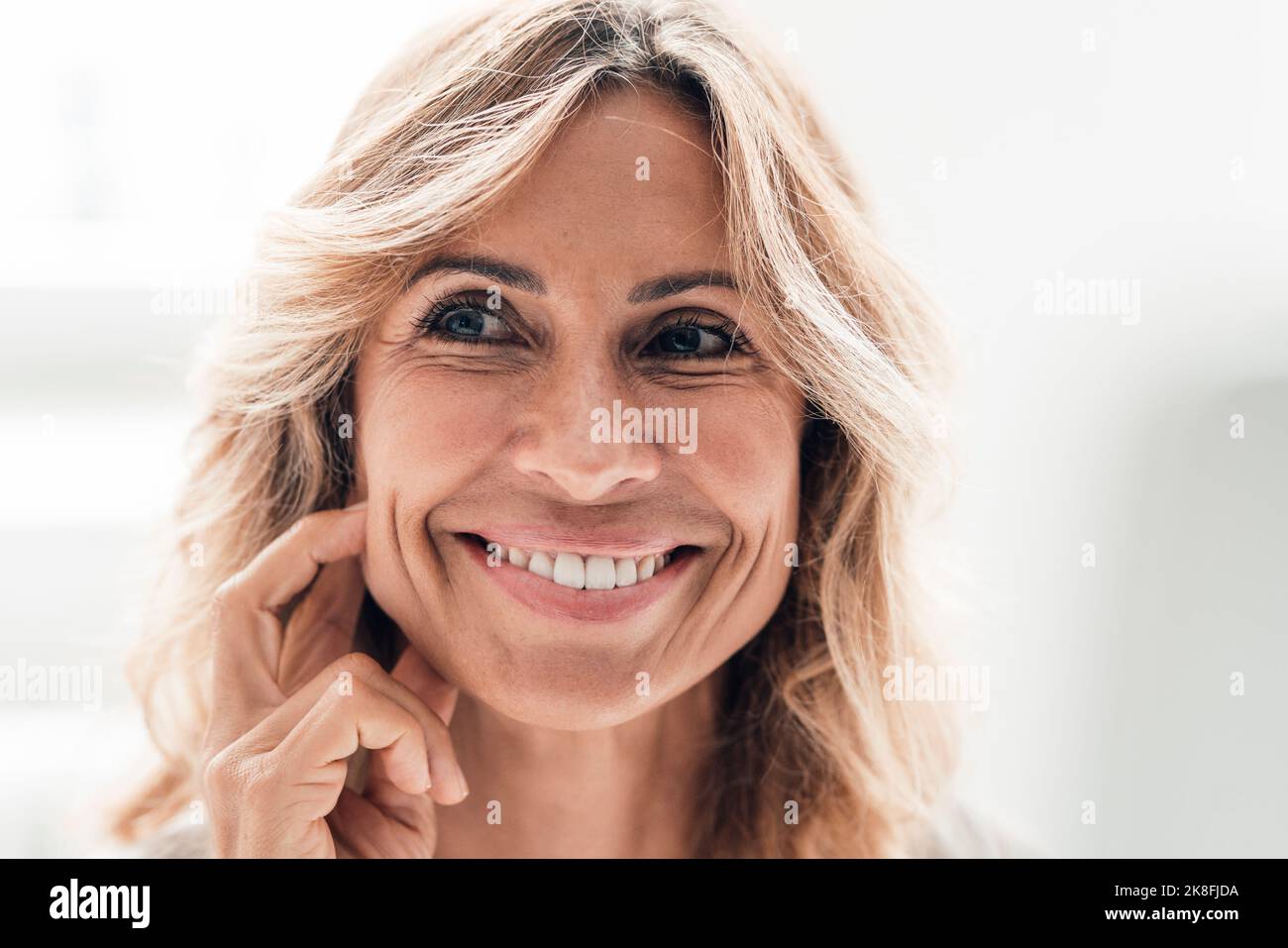 Dimple face hi-res stock photography and images - Alamy
