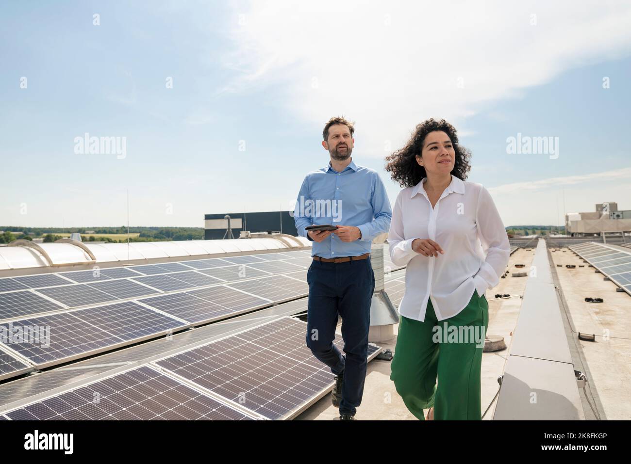 Solar rooftop panels hi-res stock photography and images - Alamy