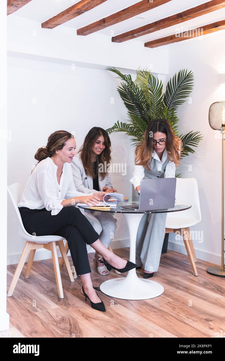 Smiling female lawyer talking hi-res stock photography and images - Alamy