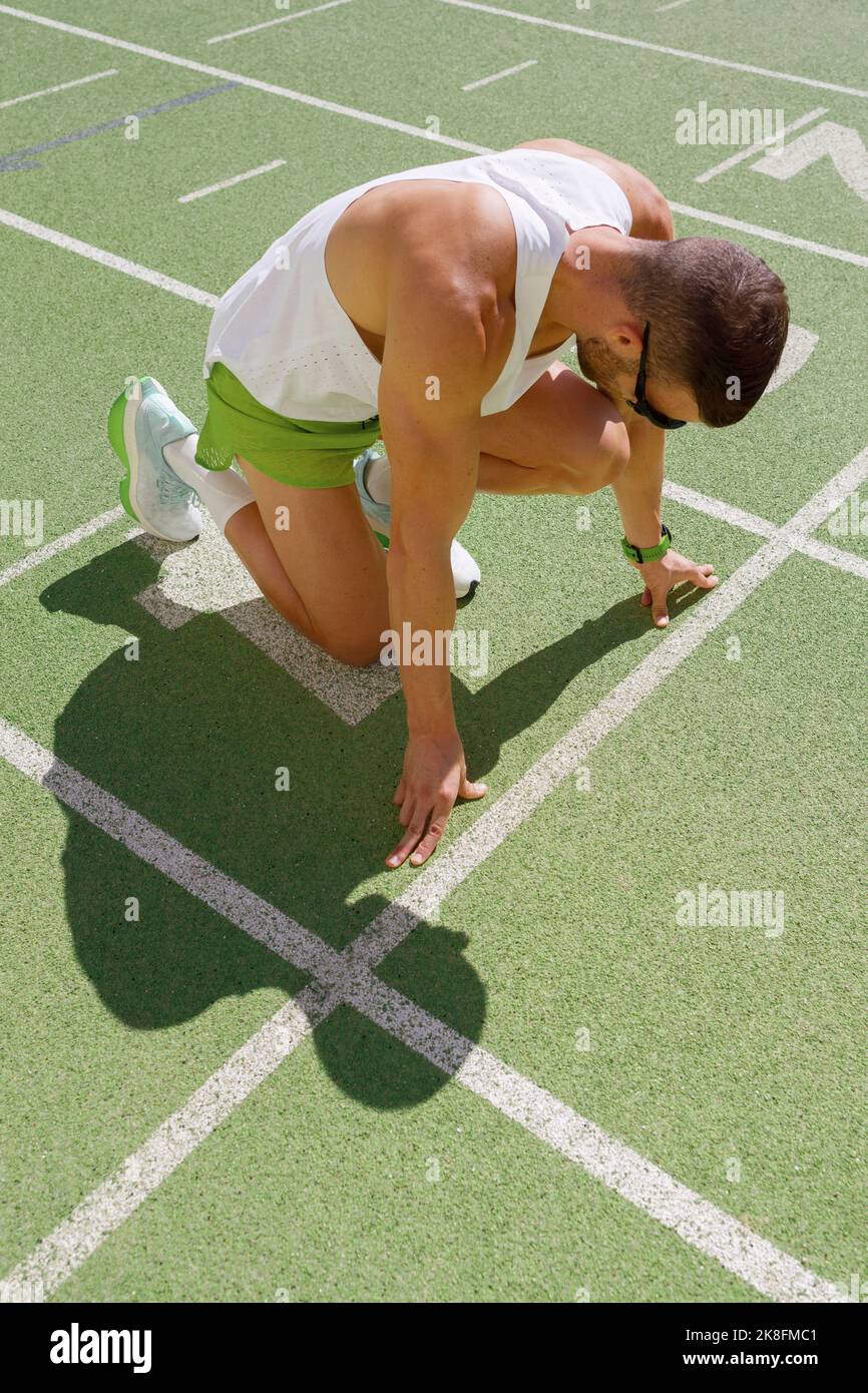 Running start position hi-res stock photography and images - Alamy