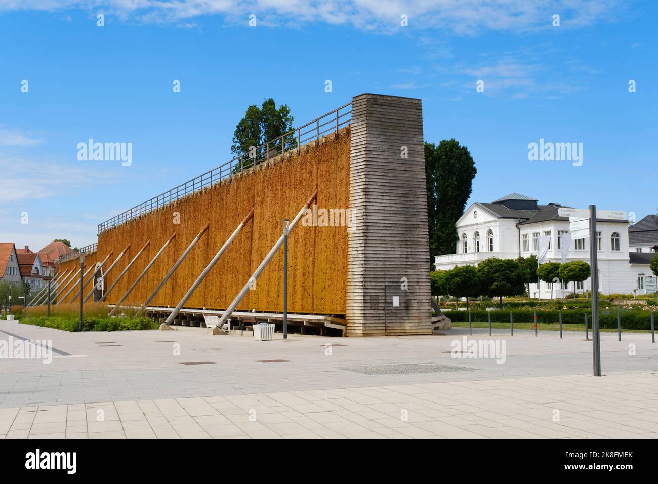 Supported graduation wall hi-res stock photography and images - Alamy