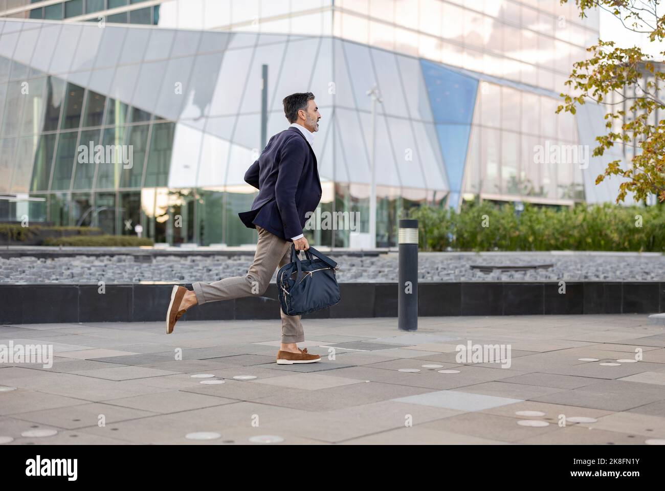 Front side building hi-res stock photography and images - Alamy