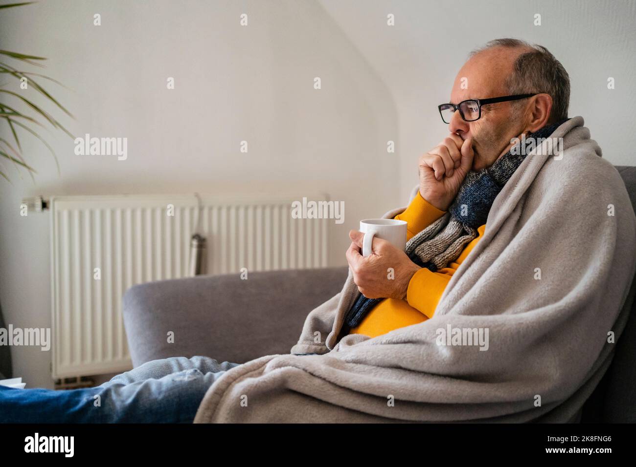 Feeling cold indoors hi-res stock photography and images - Alamy