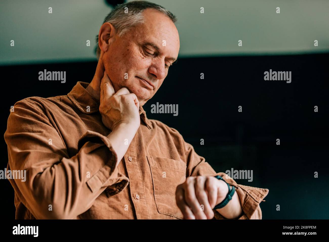 Man watch on wrist hi-res stock photography and images - Alamy
