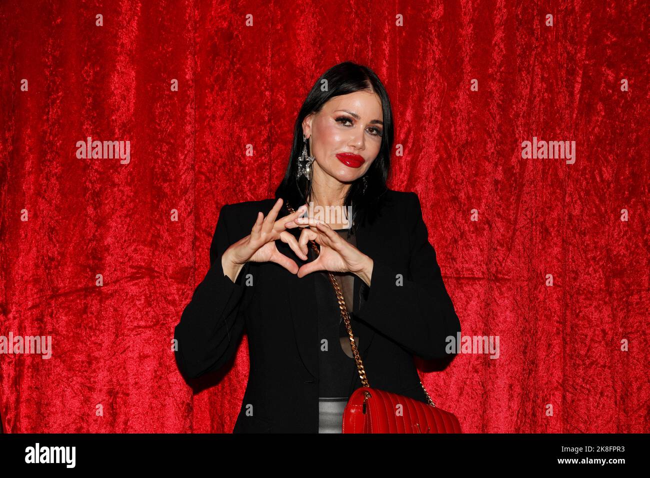 Djamila Rowe auf der 25. Venus Berlin 2022 in den Messehallen unter dem ...