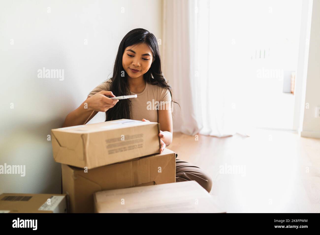Delivery package hi-res stock photography and images - Alamy
