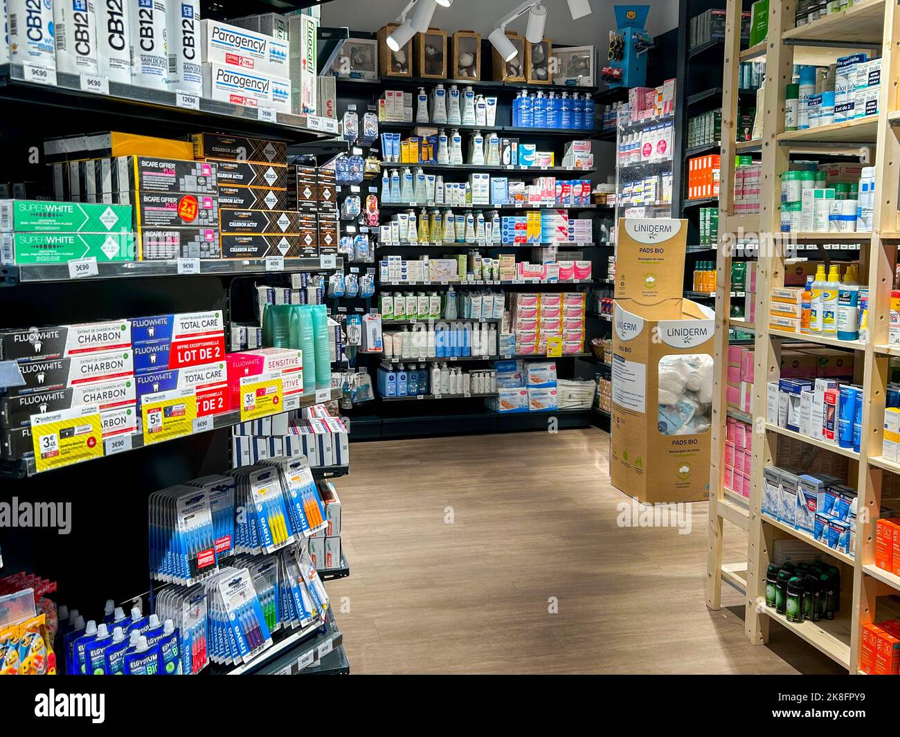 Pharmacy store inside hi-res stock photography and images - Alamy