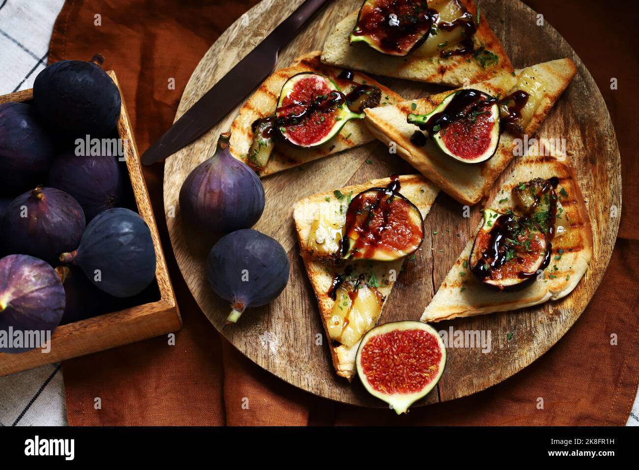 Fig toast with cheese, olive oil, spices and balsamic vinegar ...