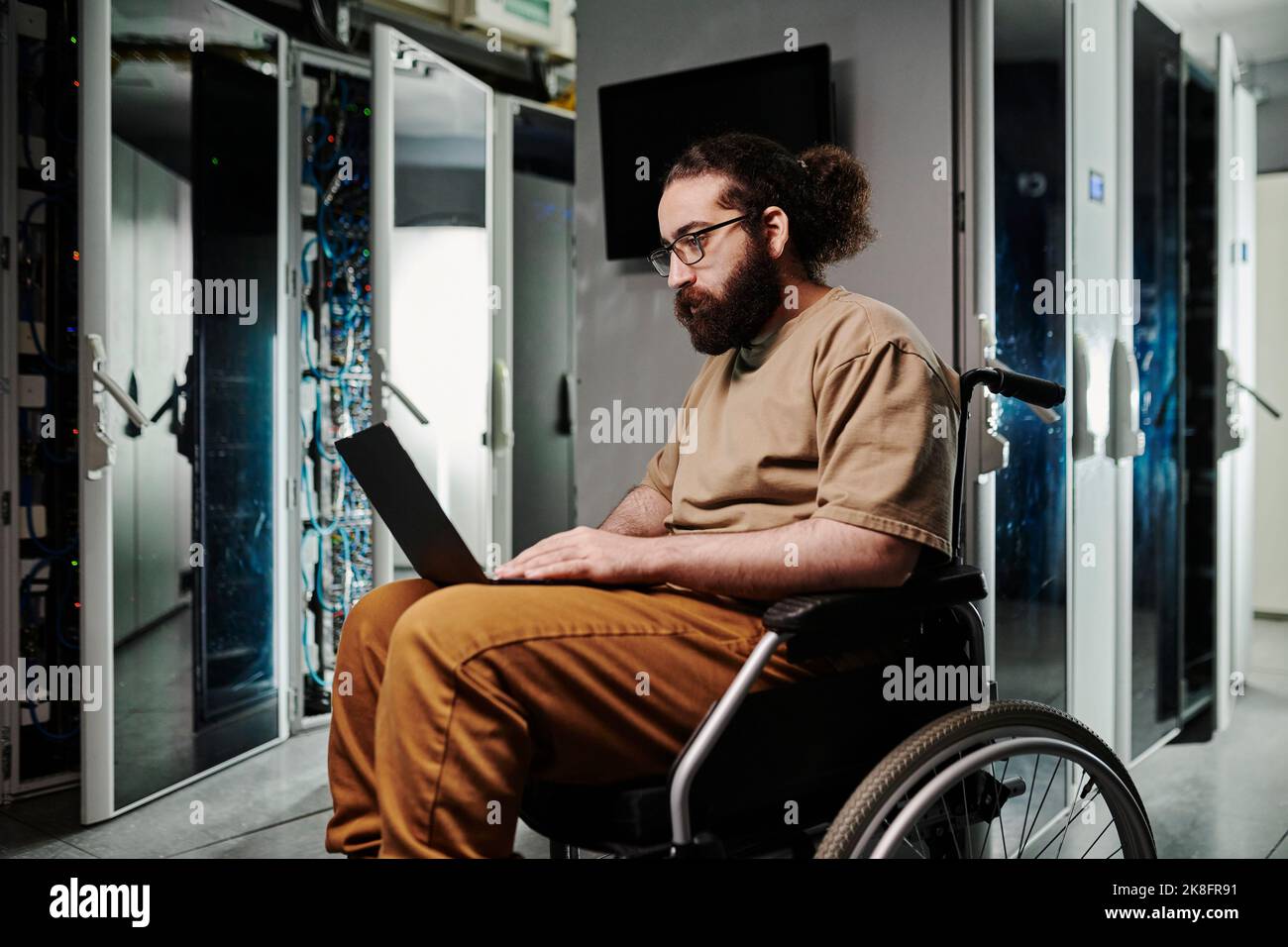 Disability working hi-res stock photography and images - Alamy