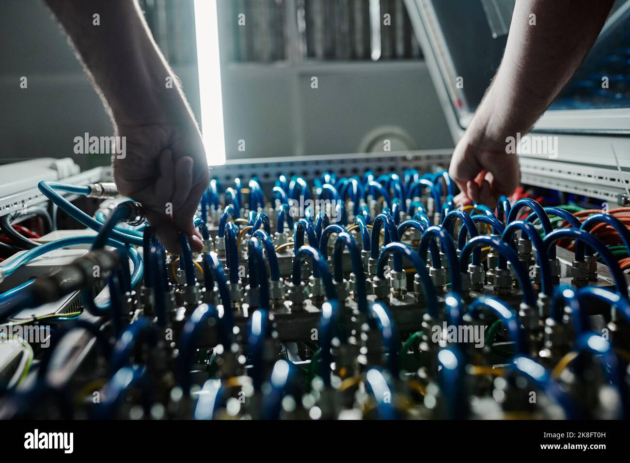 Connecting hands hi-res stock photography and images - Alamy