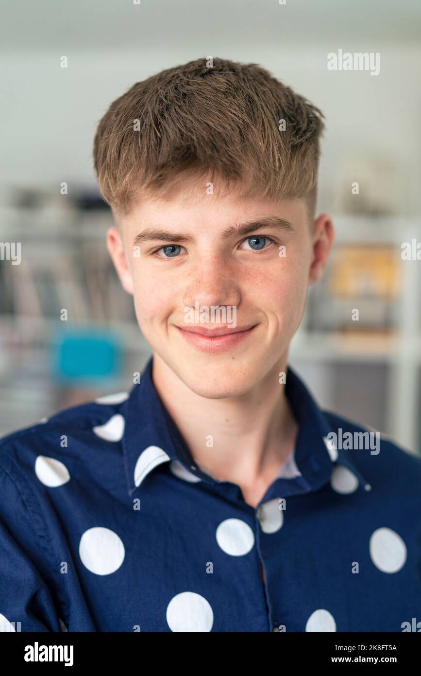 Dot to dot face hi-res stock photography and images - Alamy