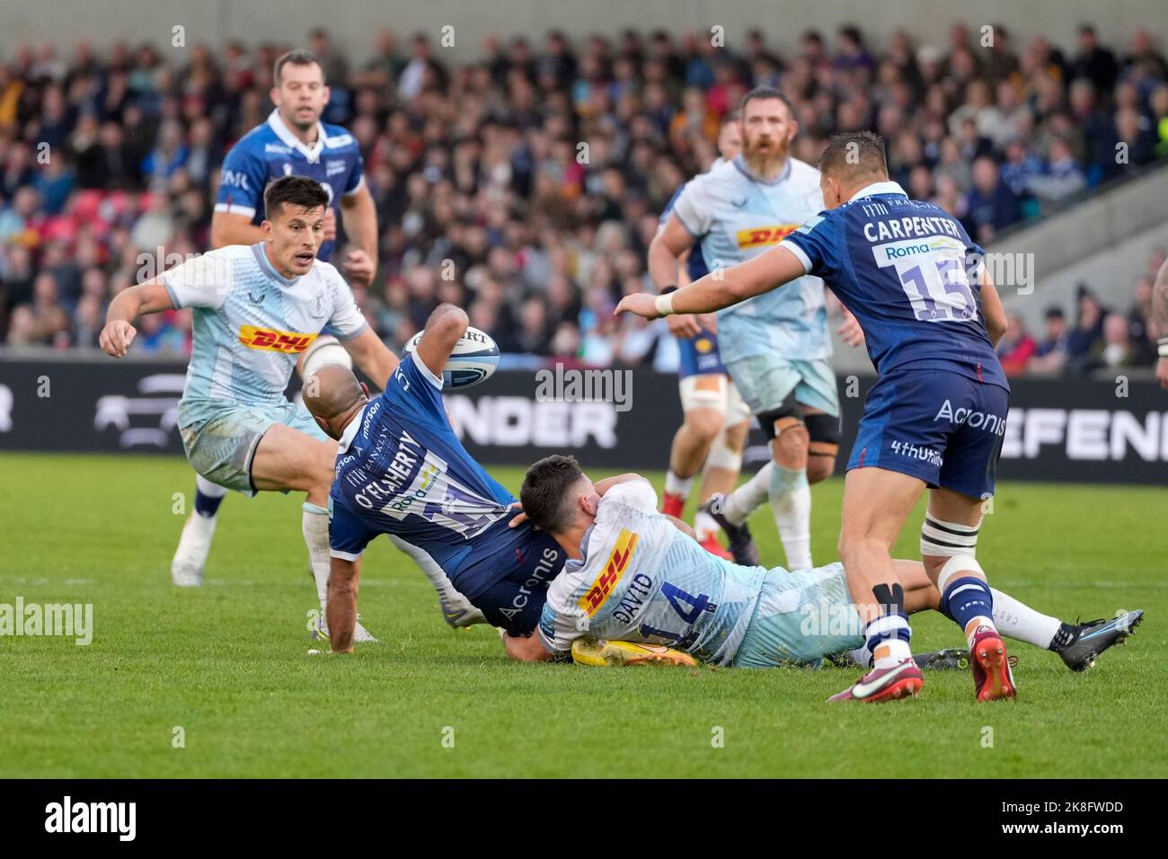 Nick David #14 of Harlequins tackles Tom OÕFlaherty #11 of Sale Sharks ...