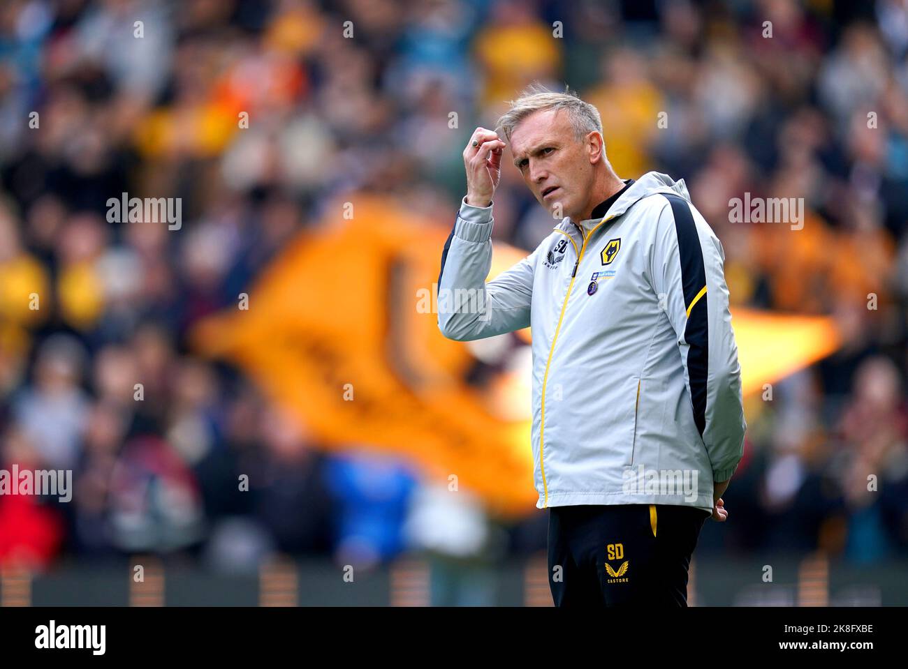 Steve davis wolves hi-res stock photography and images - Alamy