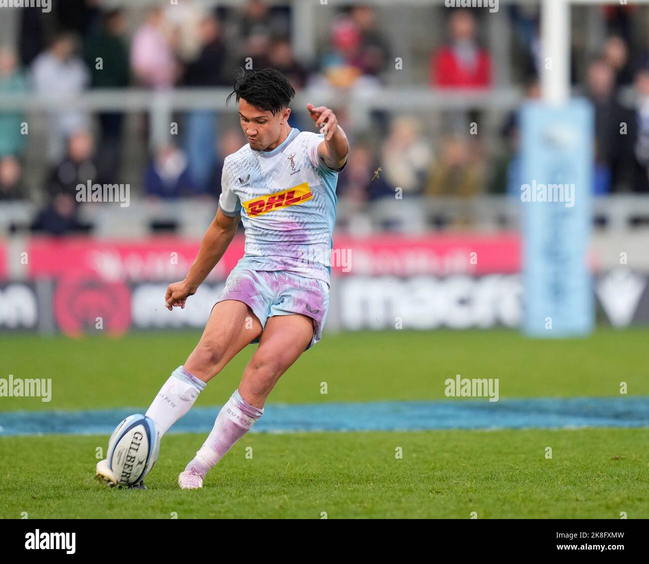Marcus Smith #10 of Harlequins takes a penalty kick during the ...