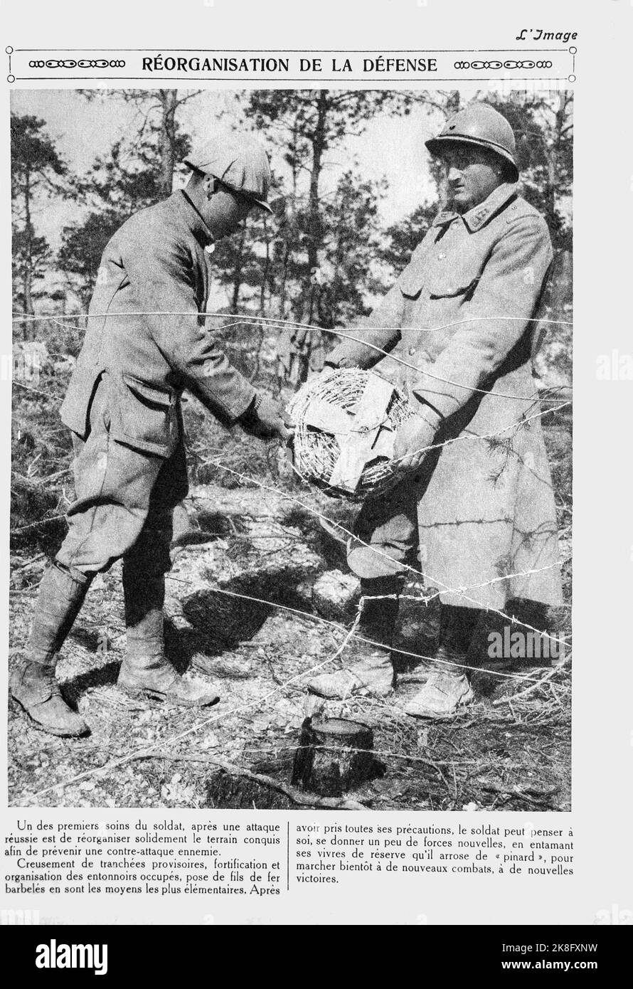 "Poilus" installing barbed wire fence - WW1 Stock Photo - Alamy