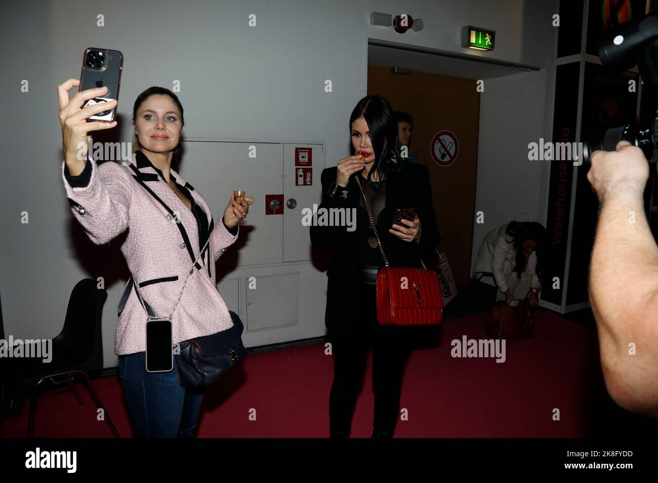 Yvonne Woelke und Djamila Rowe auf der 25. Venus Berlin 2022 in den ...