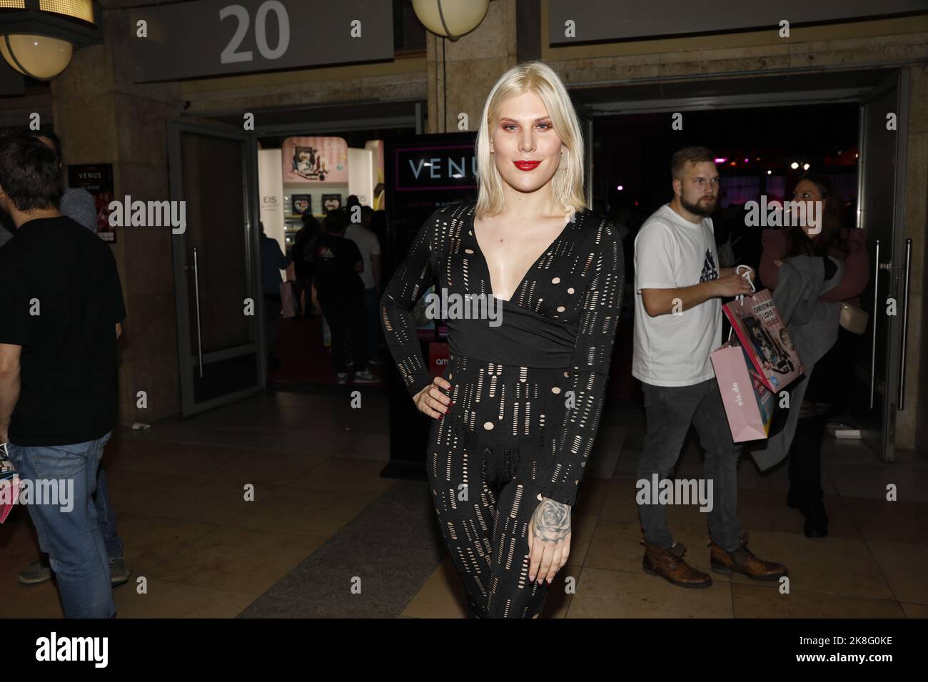 Arielle Rippegather auf der 25. Venus Berlin 2022 in den Messehallen ...