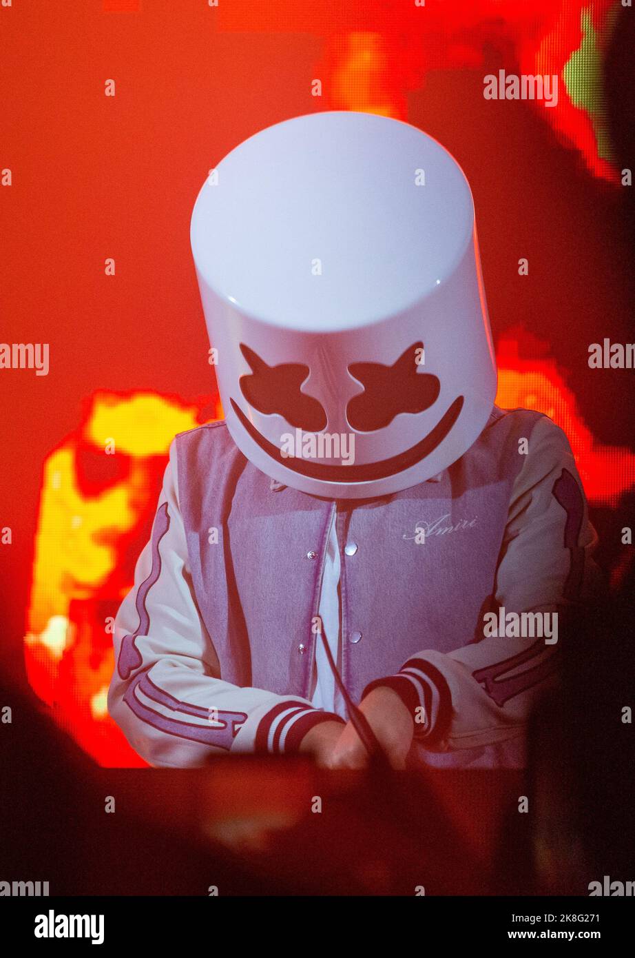 Dj marshmello hi-res stock photography and images - Alamy