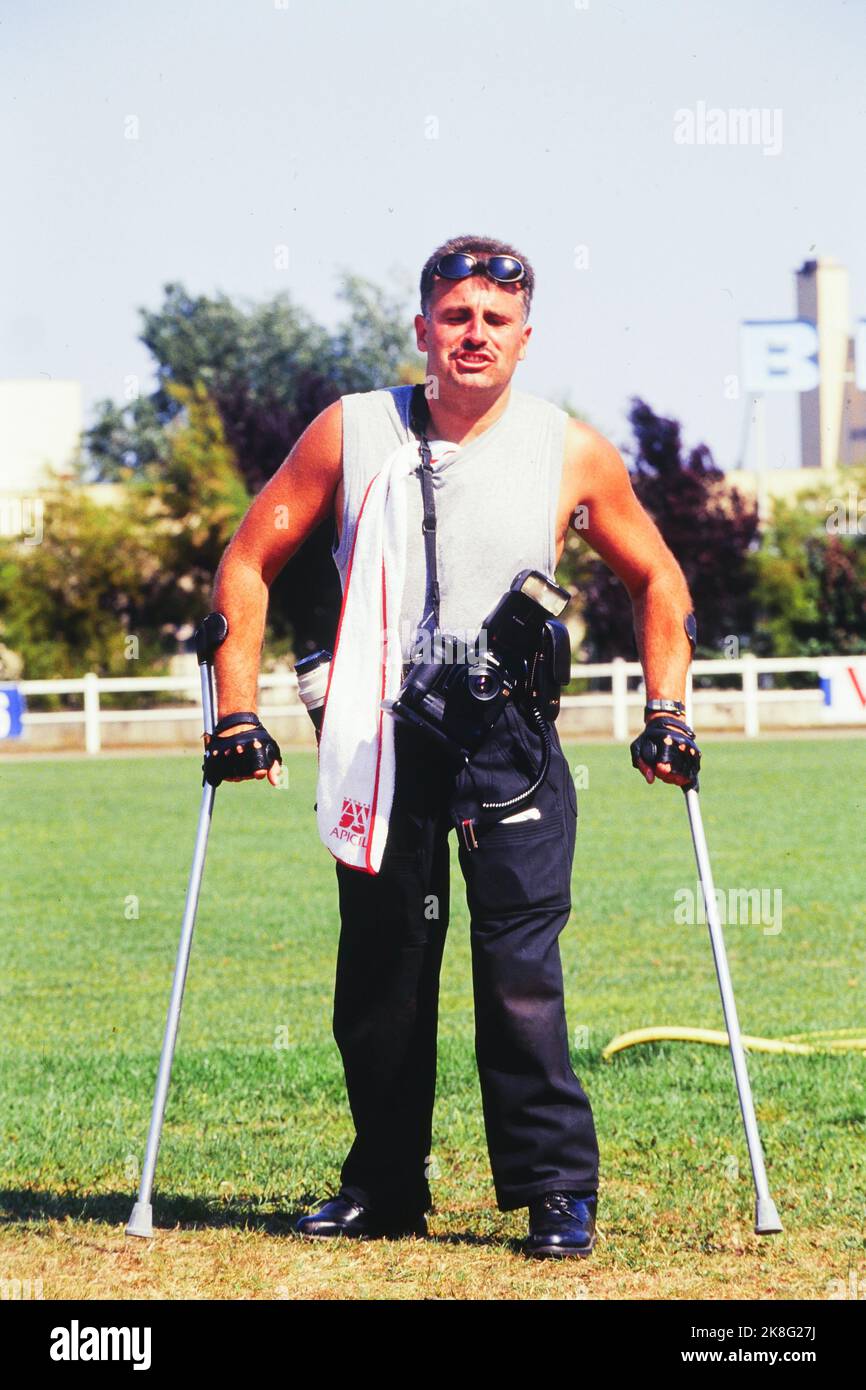 Disabled press photographer hi-res stock photography and images - Alamy